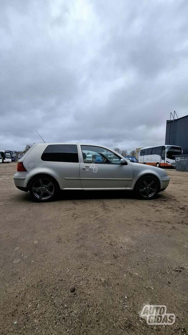 Pelēks Volkswagen Golf 2000 Palanga, ar dzinēja tilpumu 1.60 L un nobraukumu 271 tūkst. km par 750 €, foto 5 vietnē AUTOMOTO.COM.LV