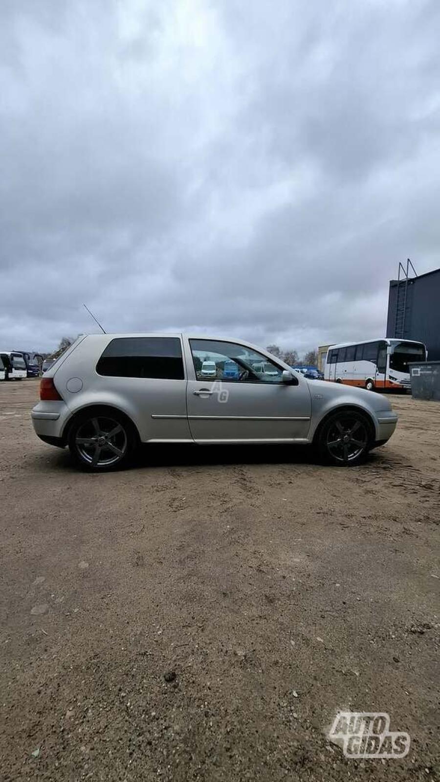 Grey Volkswagen Golf 2000 in Palanga, with an engine capacity of 1.60 L and mileage of 271 thousand km for 750 €, photo 6 on AUTOMOTO.COM.LV