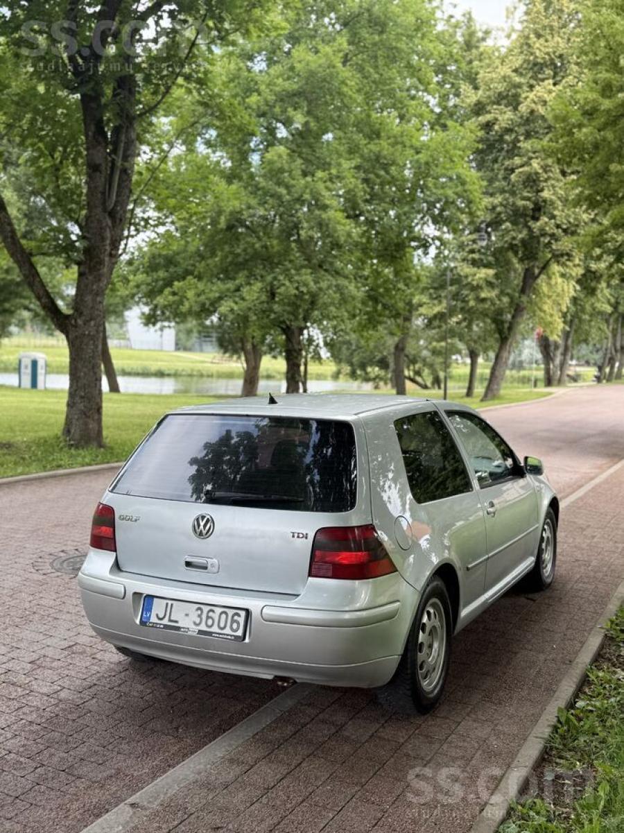 Pelēks Volkswagen Golf 2000 Kuldīga, ar dzinēja tilpumu 1.90 L un nobraukumu 469 tūkst. km par 1250 €, foto 5 vietnē AUTOMOTO.COM.LV