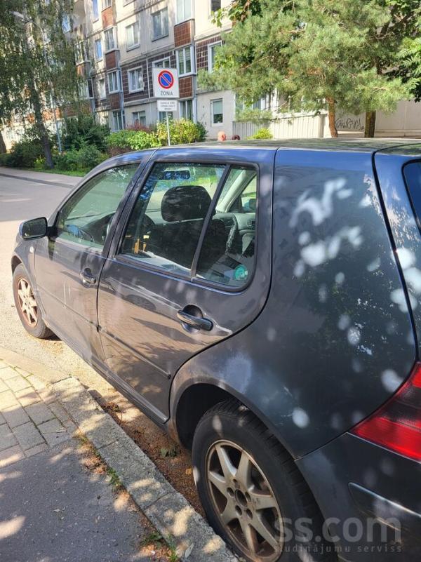 Pelēks Volkswagen Golf 2000 Rīga, ar dzinēja tilpumu 1.60 L un nobraukumu 342 tūkst. km par 800 €, foto 3 vietnē AUTOMOTO.COM.LV