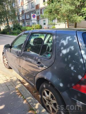 Grey Volkswagen Golf 2000 in Riga, with an engine capacity of 1.60 L and mileage of 342 thousand km for 800 €, photo 4 on AUTOMOTO.COM.LV