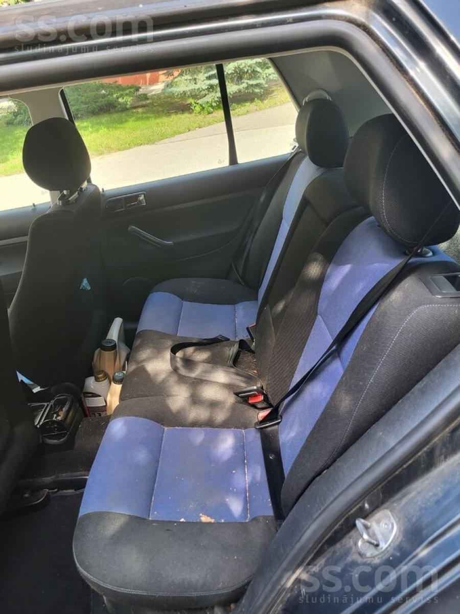 Grey Volkswagen Golf 2000 in Riga, with an engine capacity of 1.60 L and mileage of 342 thousand km for 800 €, photo 5 on AUTOMOTO.COM.LV