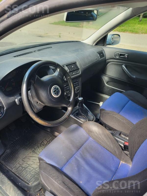 Pelēks Volkswagen Golf 2000 Rīga, ar dzinēja tilpumu 1.60 L un nobraukumu 342 tūkst. km par 800 €, foto 5 vietnē AUTOMOTO.COM.LV