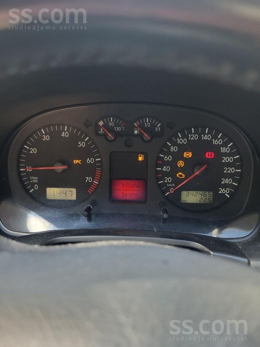 Grey Volkswagen Golf 2000 in Riga, with an engine capacity of 1.60 L and mileage of 342 thousand km for 800 €, photo 7 on AUTOMOTO.COM.LV