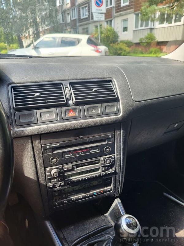 Pelēks Volkswagen Golf 2000 Rīga, ar dzinēja tilpumu 1.60 L un nobraukumu 342 tūkst. km par 800 €, foto 7 vietnē AUTOMOTO.COM.LV