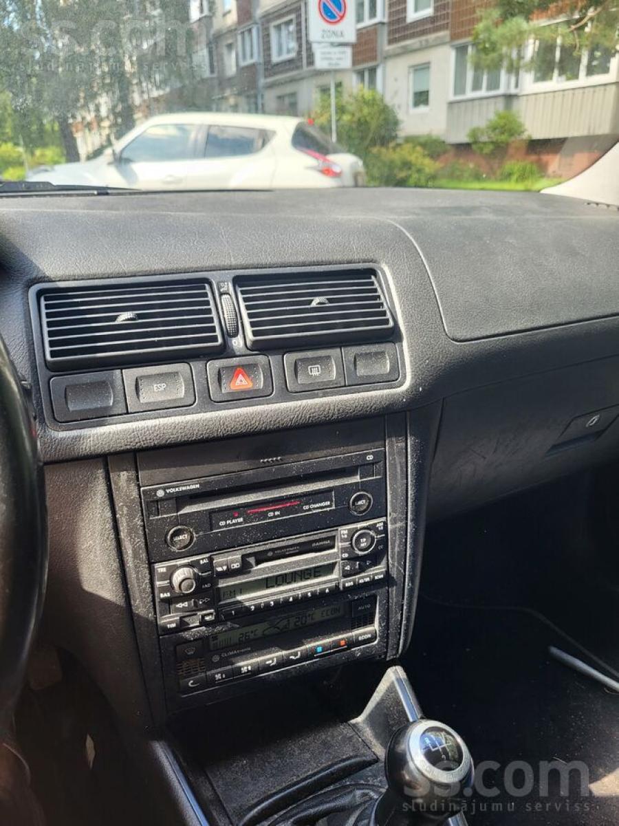 Grey Volkswagen Golf 2000 in Riga, with an engine capacity of 1.60 L and mileage of 342 thousand km for 800 €, photo 8 on AUTOMOTO.COM.LV