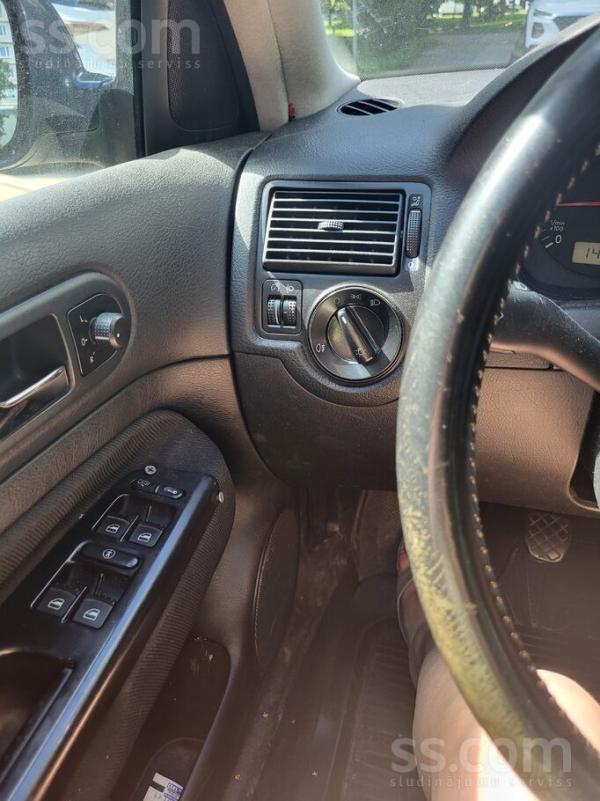 Pelēks Volkswagen Golf 2000 Rīga, ar dzinēja tilpumu 1.60 L un nobraukumu 342 tūkst. km par 800 €, foto 8 vietnē AUTOMOTO.COM.LV