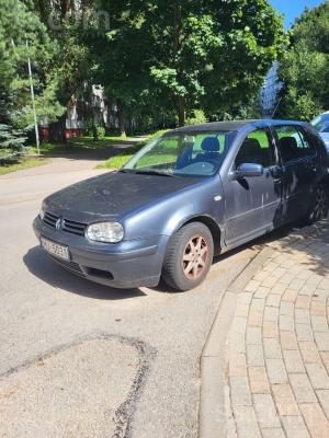 Grey Volkswagen Golf 2000 in Riga, with an engine capacity of 1.60 L and mileage of 342 thousand km for 800 €, photo 10 on AUTOMOTO.COM.LV