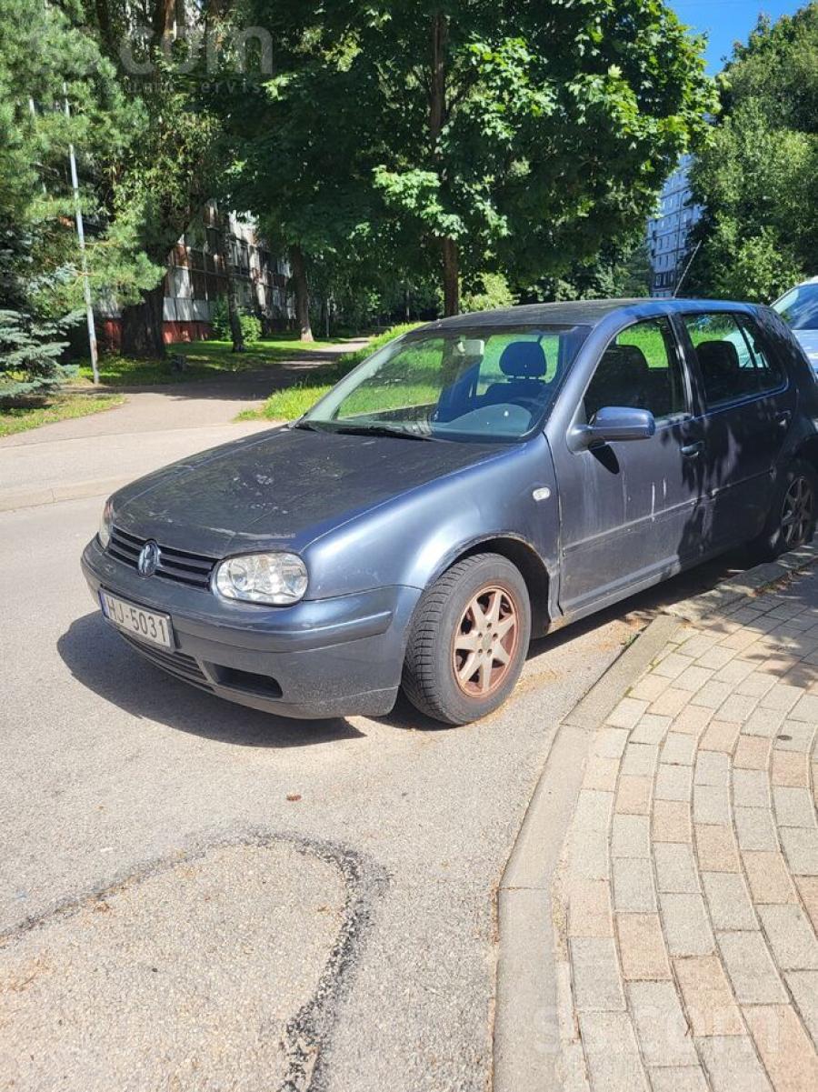 Grey Volkswagen Golf 2000 in Riga, with an engine capacity of 1.60 L and mileage of 342 thousand km for 800 €, photo 10 on AUTOMOTO.COM.LV