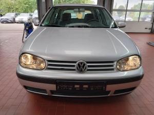 Grey Volkswagen Golf 2000 in Limbazi, with an engine capacity of 1.60 L and mileage of 276 thousand km for 2750 €, photo 3 on AUTOMOTO.COM.LV