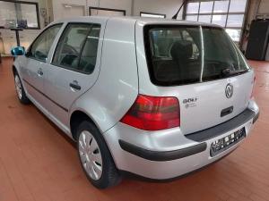 Grey Volkswagen Golf 2000 in Limbazi, with an engine capacity of 1.60 L and mileage of 276 thousand km for 2750 €, photo 5 on AUTOMOTO.COM.LV