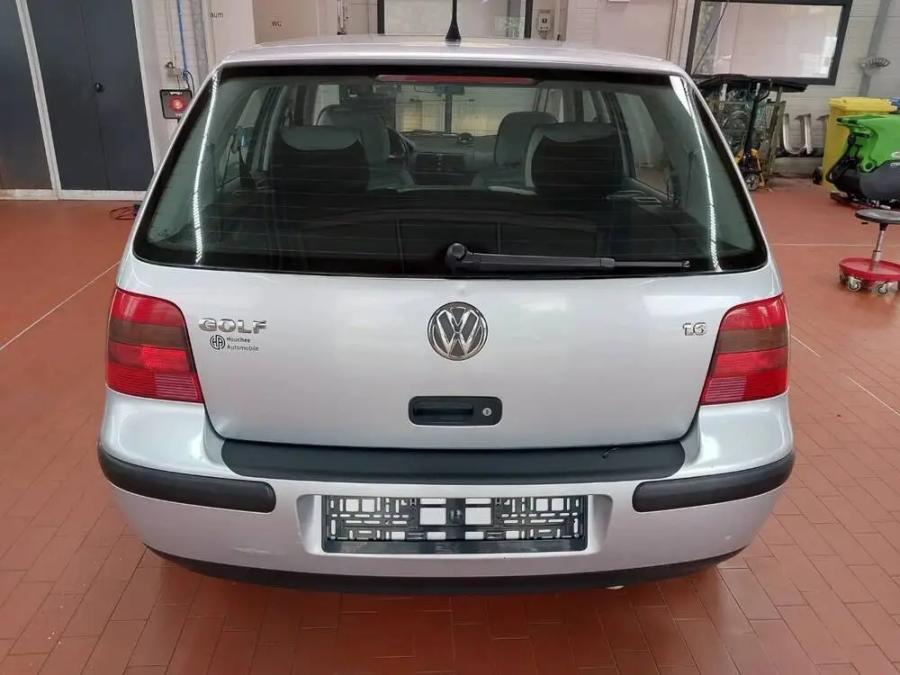 Grey Volkswagen Golf 2000 in Limbazi, with an engine capacity of 1.60 L and mileage of 276 thousand km for 2750 €, photo 6 on AUTOMOTO.COM.LV