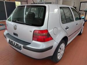 Grey Volkswagen Golf 2000 in Limbazi, with an engine capacity of 1.60 L and mileage of 276 thousand km for 2750 €, photo 7 on AUTOMOTO.COM.LV