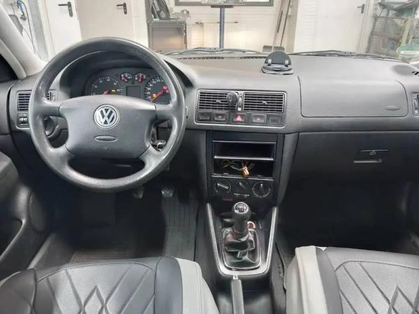 Grey Volkswagen Golf 2000 in Limbazi, with an engine capacity of 1.60 L and mileage of 276 thousand km for 2750 €, photo 9 on AUTOMOTO.COM.LV