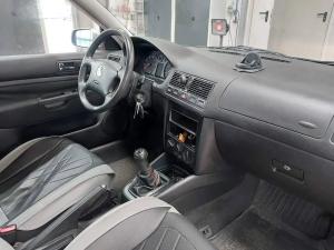 Grey Volkswagen Golf 2000 in Limbazi, with an engine capacity of 1.60 L and mileage of 276 thousand km for 2750 €, photo 11 on AUTOMOTO.COM.LV