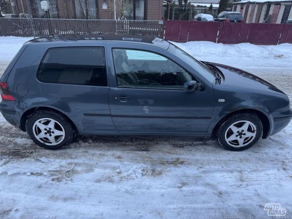 Pelēks Volkswagen Golf 2001 Kauņa, ar dzinēja tilpumu 1.90 L un nobraukumu 300 tūkst. km par 850 €, foto 4 vietnē AUTOMOTO.COM.LV
