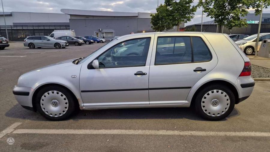 Pelēks Volkswagen Golf 2001 Nemenčinė, ar dzinēja tilpumu 1.90 L un nobraukumu 396 tūkst. km par 900 €, foto 3 vietnē AUTOMOTO.COM.LV