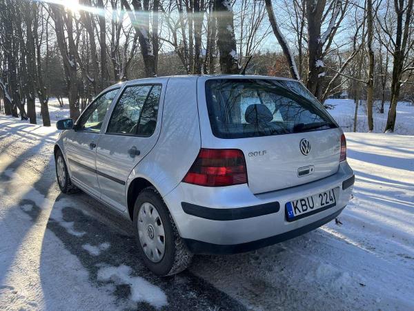 Pelēks Volkswagen Golf 2001 Marijampole, ar dzinēja tilpumu 1.60 L un nobraukumu 171 tūkst. km par 1600 €, foto 3 vietnē AUTOMOTO.COM.LV