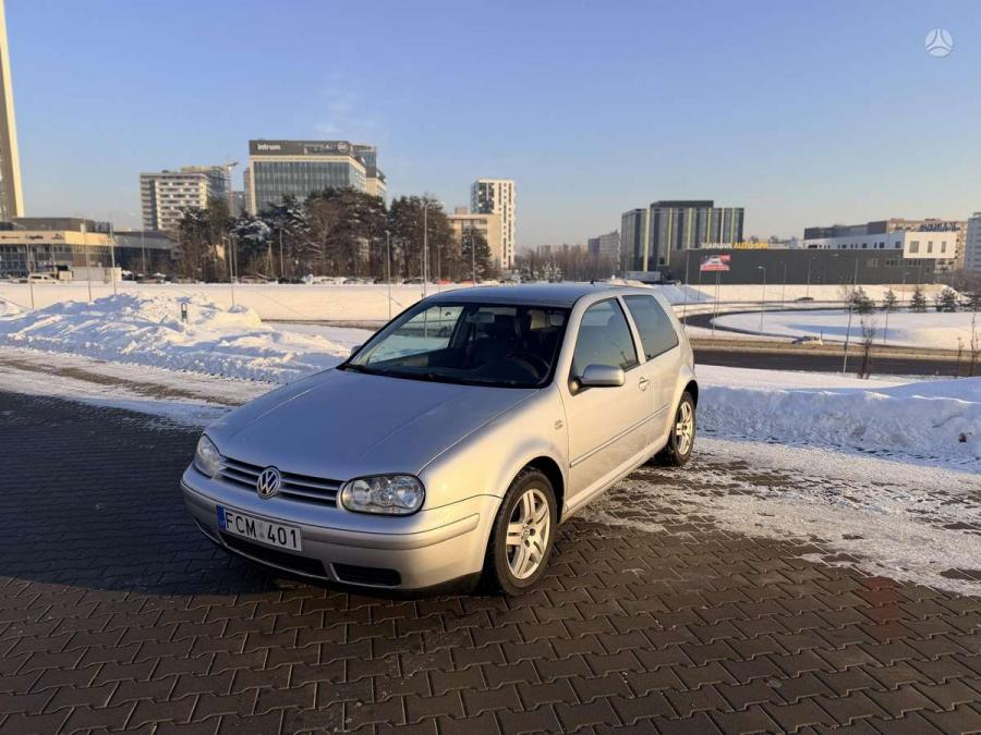 Grey Volkswagen Golf 2001 in Vilnius, with an engine capacity of 1.60 L and mileage of 239 thousand km for 950 €, photo 2 on AUTOMOTO.COM.LV