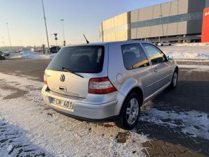 Grey Volkswagen Golf 2001 in Vilnius, with an engine capacity of 1.60 L and mileage of 239 thousand km for 950 €, photo 6 on AUTOMOTO.COM.LV