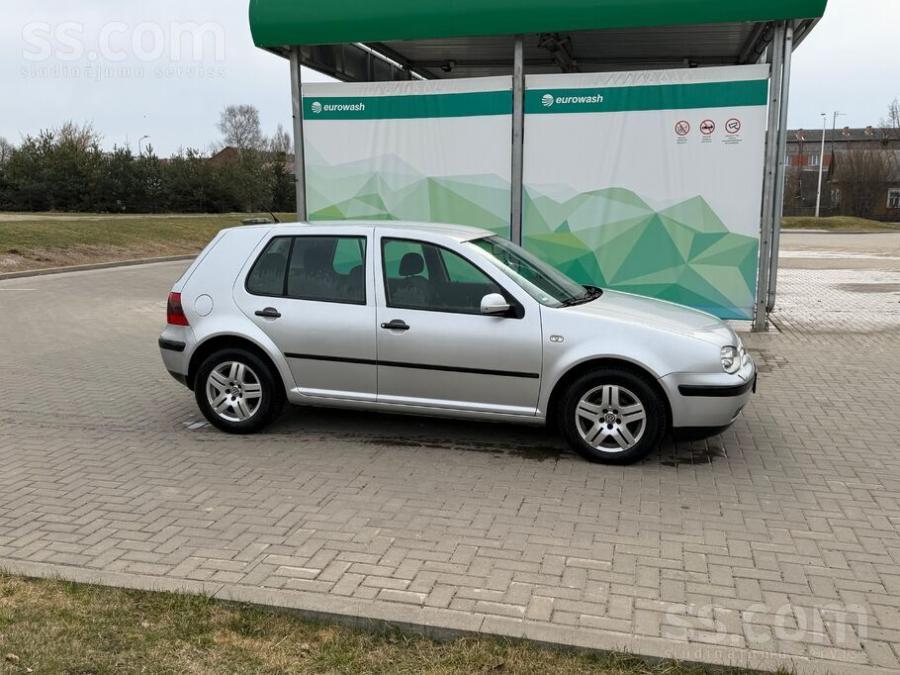 Grey Volkswagen Golf 2001 in Ludza, with an engine capacity of 1.60 L and mileage of 231 thousand km for 2750 €, photo 7 on AUTOMOTO.COM.LV
