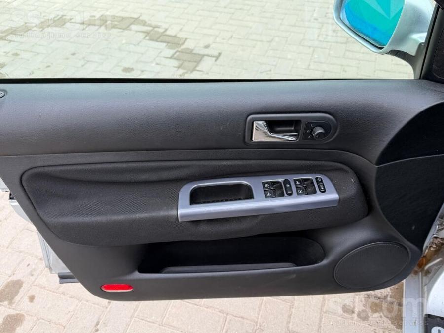 Grey Volkswagen Golf 2001 in Ludza, with an engine capacity of 1.60 L and mileage of 231 thousand km for 2750 €, photo 11 on AUTOMOTO.COM.LV