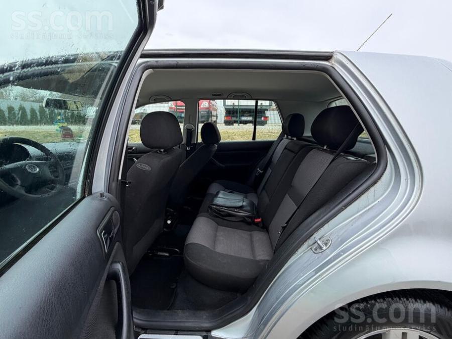Grey Volkswagen Golf 2001 in Ludza, with an engine capacity of 1.60 L and mileage of 231 thousand km for 2750 €, photo 13 on AUTOMOTO.COM.LV