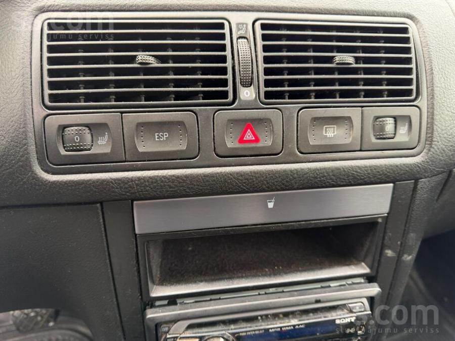 Grey Volkswagen Golf 2001 in Ludza, with an engine capacity of 1.60 L and mileage of 231 thousand km for 2750 €, photo 14 on AUTOMOTO.COM.LV