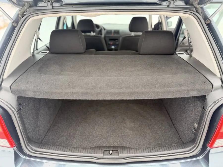 Grey Volkswagen Golf 2001 in Riga, with an engine capacity of 1.90 L and mileage of 311 thousand km for 2800 €, photo 6 on AUTOMOTO.COM.LV