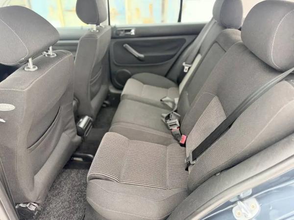 Grey Volkswagen Golf 2001 in Riga, with an engine capacity of 1.90 L and mileage of 311 thousand km for 2800 €, photo 7 on AUTOMOTO.COM.LV