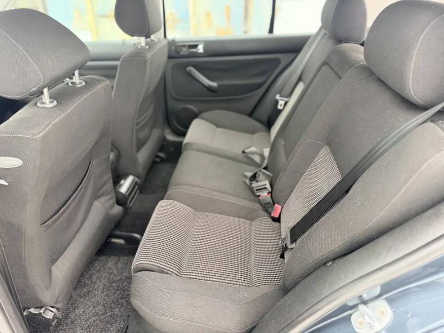 Grey Volkswagen Golf 2001 in Riga, with an engine capacity of 1.90 L and mileage of 311 thousand km for 2800 €, photo 8 on AUTOMOTO.COM.LV