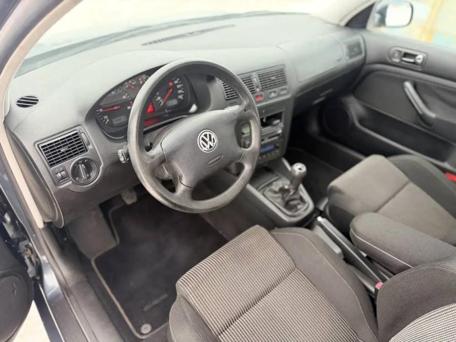 Grey Volkswagen Golf 2001 in Riga, with an engine capacity of 1.90 L and mileage of 311 thousand km for 2800 €, photo 9 on AUTOMOTO.COM.LV