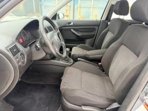Grey Volkswagen Golf 2001 in Riga, with an engine capacity of 1.90 L and mileage of 311 thousand km for 2800 €, photo 10 on AUTOMOTO.COM.LV