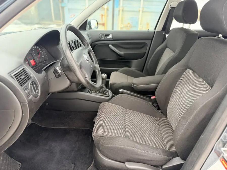 Grey Volkswagen Golf 2001 in Riga, with an engine capacity of 1.90 L and mileage of 311 thousand km for 2800 €, photo 10 on AUTOMOTO.COM.LV