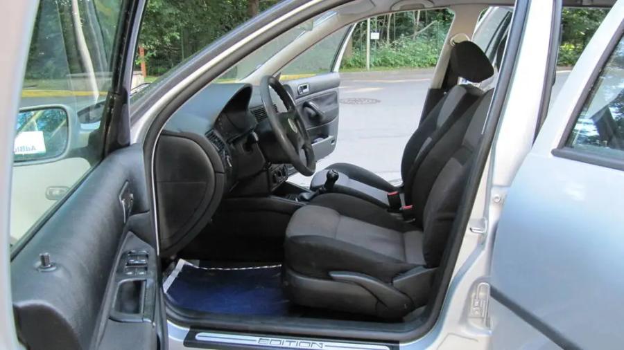 Pelēks Volkswagen Golf 2001 Rīga, ar dzinēja tilpumu 1.90 L un nobraukumu 355 tūkst. km par 1250 €, foto 3 vietnē AUTOMOTO.COM.LV