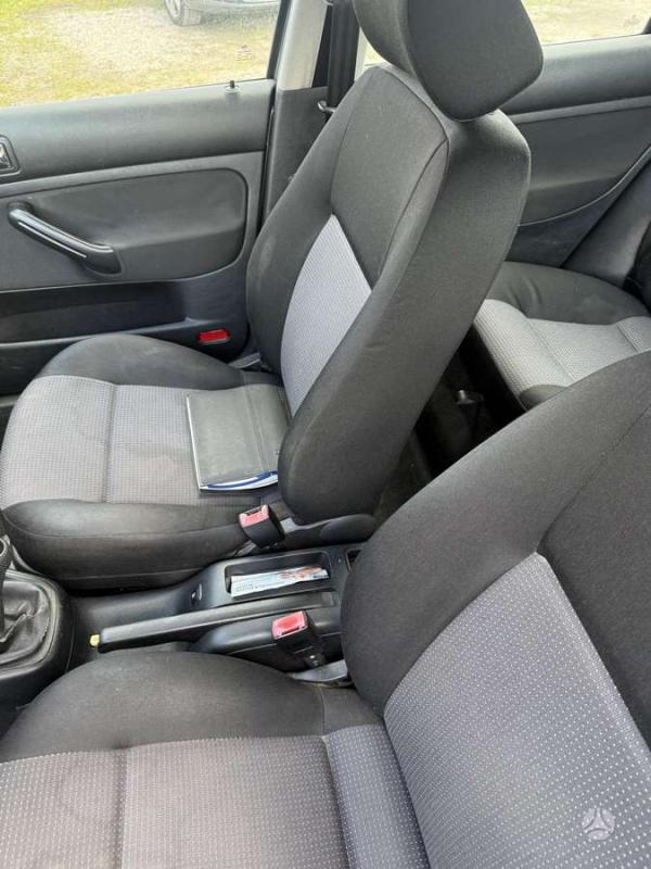 Pelēks Volkswagen Golf 2001 Jurbarkas, ar dzinēja tilpumu 1.60 L un nobraukumu 245 tūkst. km par 1499 €, foto 10 vietnē AUTOMOTO.COM.LV