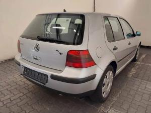 Pelēks Volkswagen Golf 2001 Limbaži, ar dzinēja tilpumu 1.40 L un nobraukumu 105 tūkst. km par 2950 €, foto 7 vietnē AUTOMOTO.COM.LV