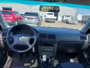 Pelēks Volkswagen Golf 2001 Limbaži, ar dzinēja tilpumu 1.40 L un nobraukumu 105 tūkst. km par 2950 €, foto 8 vietnē AUTOMOTO.COM.LV