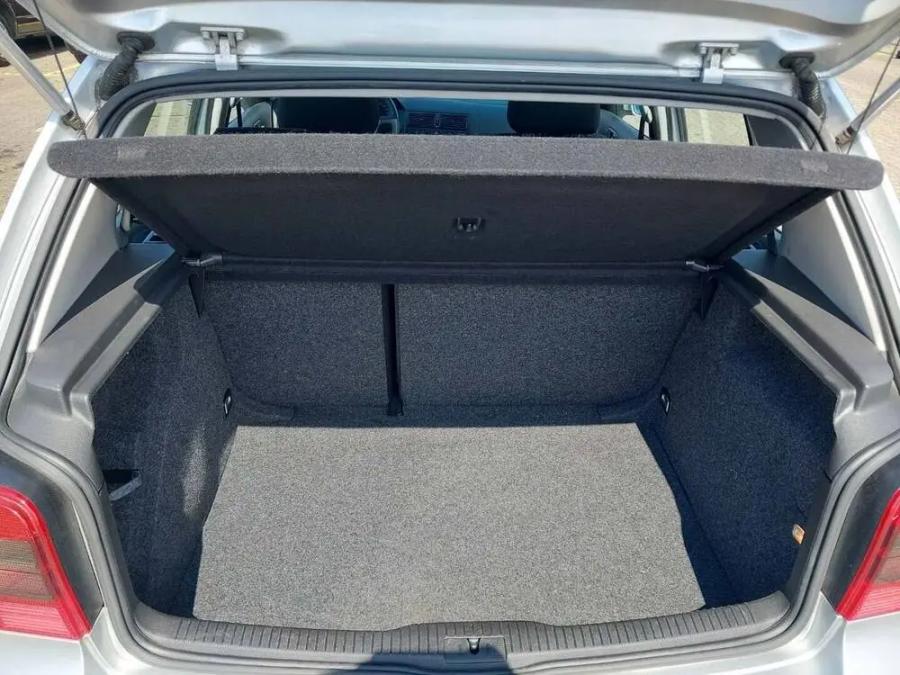 Pelēks Volkswagen Golf 2001 Limbaži, ar dzinēja tilpumu 1.40 L un nobraukumu 105 tūkst. km par 2950 €, foto 11 vietnē AUTOMOTO.COM.LV