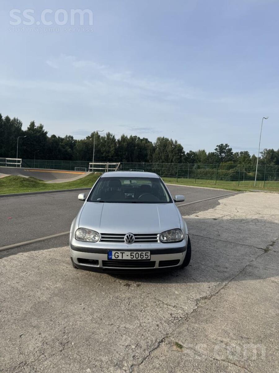 Pelēks Volkswagen Golf 2001 Ogre, ar dzinēja tilpumu 1.90 L un nobraukumu 266 tūkst. km par 1400 €, foto 1 vietnē AUTOMOTO.COM.LV