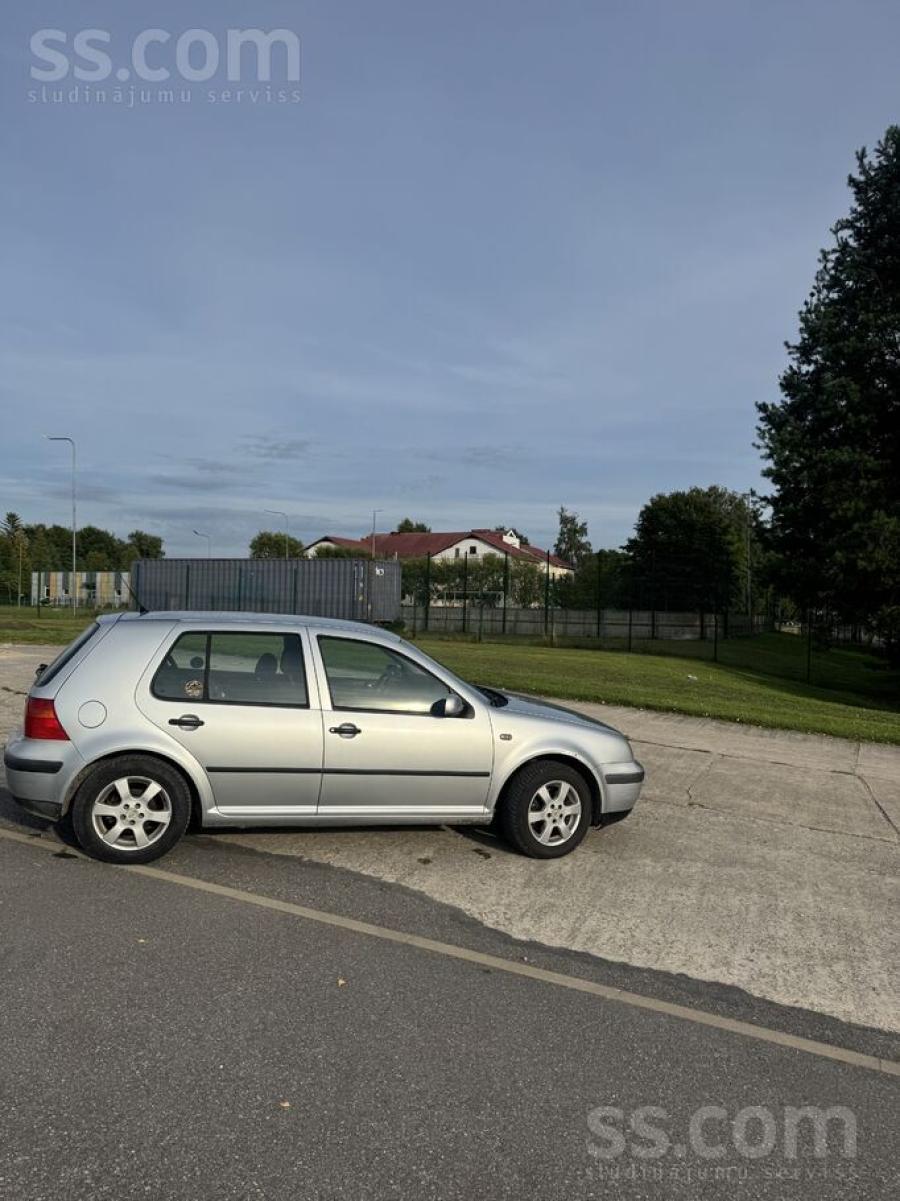 Pelēks Volkswagen Golf 2001 Ogre, ar dzinēja tilpumu 1.90 L un nobraukumu 266 tūkst. km par 1400 €, foto 4 vietnē AUTOMOTO.COM.LV
