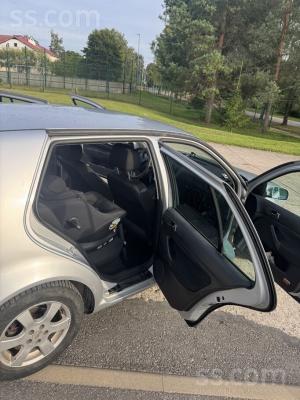 Pelēks Volkswagen Golf 2001 Ogre, ar dzinēja tilpumu 1.90 L un nobraukumu 266 tūkst. km par 1400 €, foto 10 vietnē AUTOMOTO.COM.LV