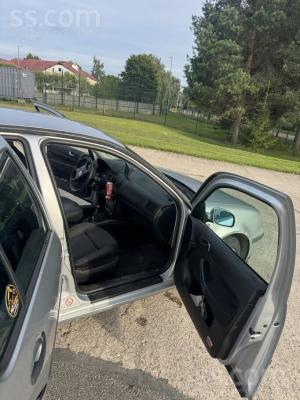 Pelēks Volkswagen Golf 2001 Ogre, ar dzinēja tilpumu 1.90 L un nobraukumu 266 tūkst. km par 1400 €, foto 11 vietnē AUTOMOTO.COM.LV
