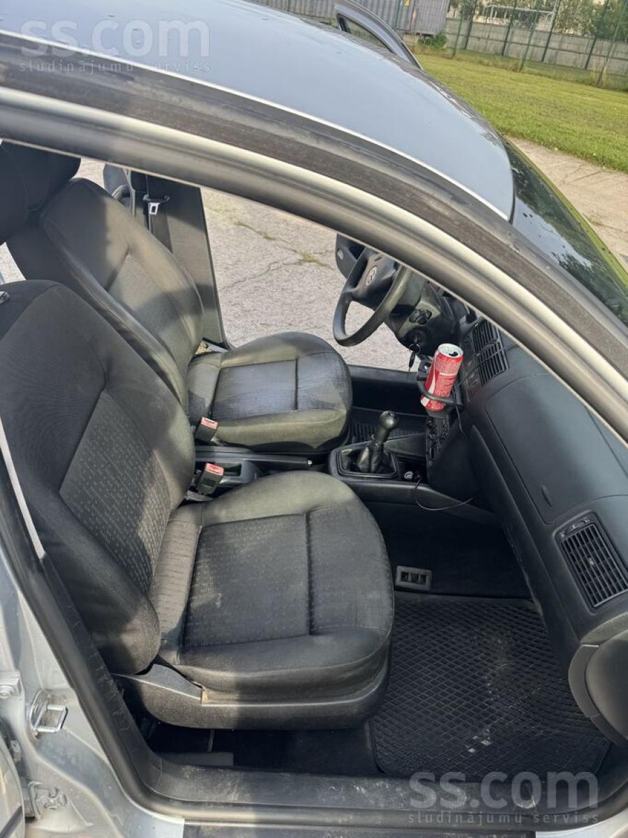 Pelēks Volkswagen Golf 2001 Ogre, ar dzinēja tilpumu 1.90 L un nobraukumu 266 tūkst. km par 1400 €, foto 12 vietnē AUTOMOTO.COM.LV