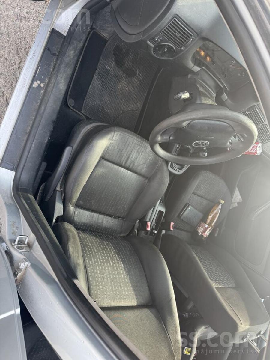 Pelēks Volkswagen Golf 2001 Ogre, ar dzinēja tilpumu 1.90 L un nobraukumu 266 tūkst. km par 1400 €, foto 14 vietnē AUTOMOTO.COM.LV