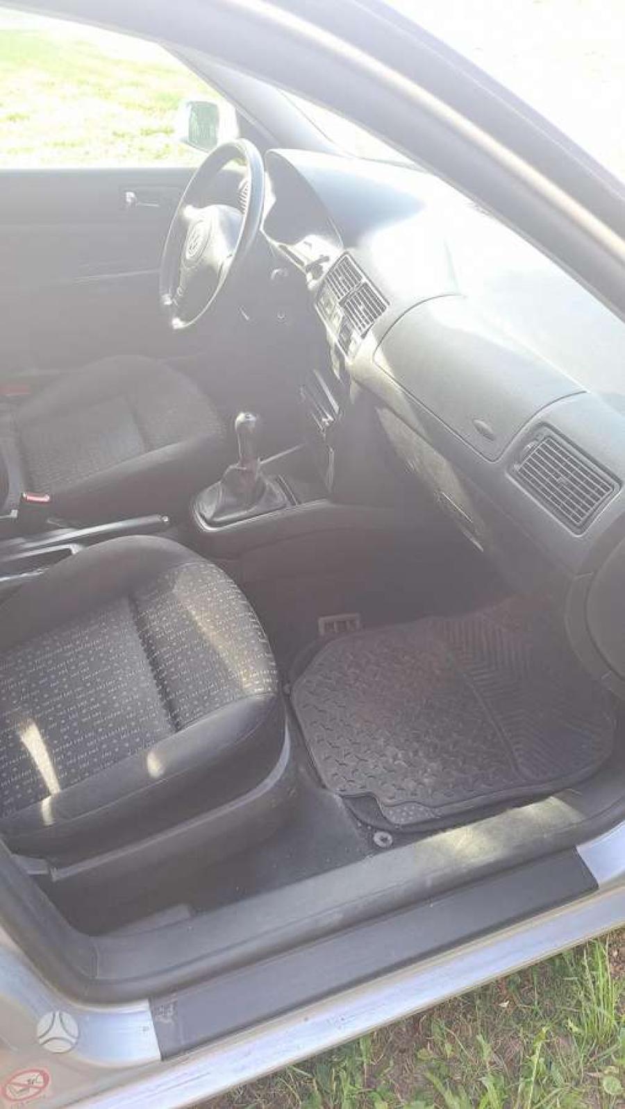 Grey Volkswagen Golf 2001 in Kaisiadorys, with an engine capacity of 1.60 L and mileage of 350 thousand km for 900 €, photo 6 on AUTOMOTO.COM.LV