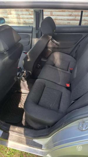 Grey Volkswagen Golf 2001 in Kaisiadorys, with an engine capacity of 1.60 L and mileage of 350 thousand km for 900 €, photo 7 on AUTOMOTO.COM.LV
