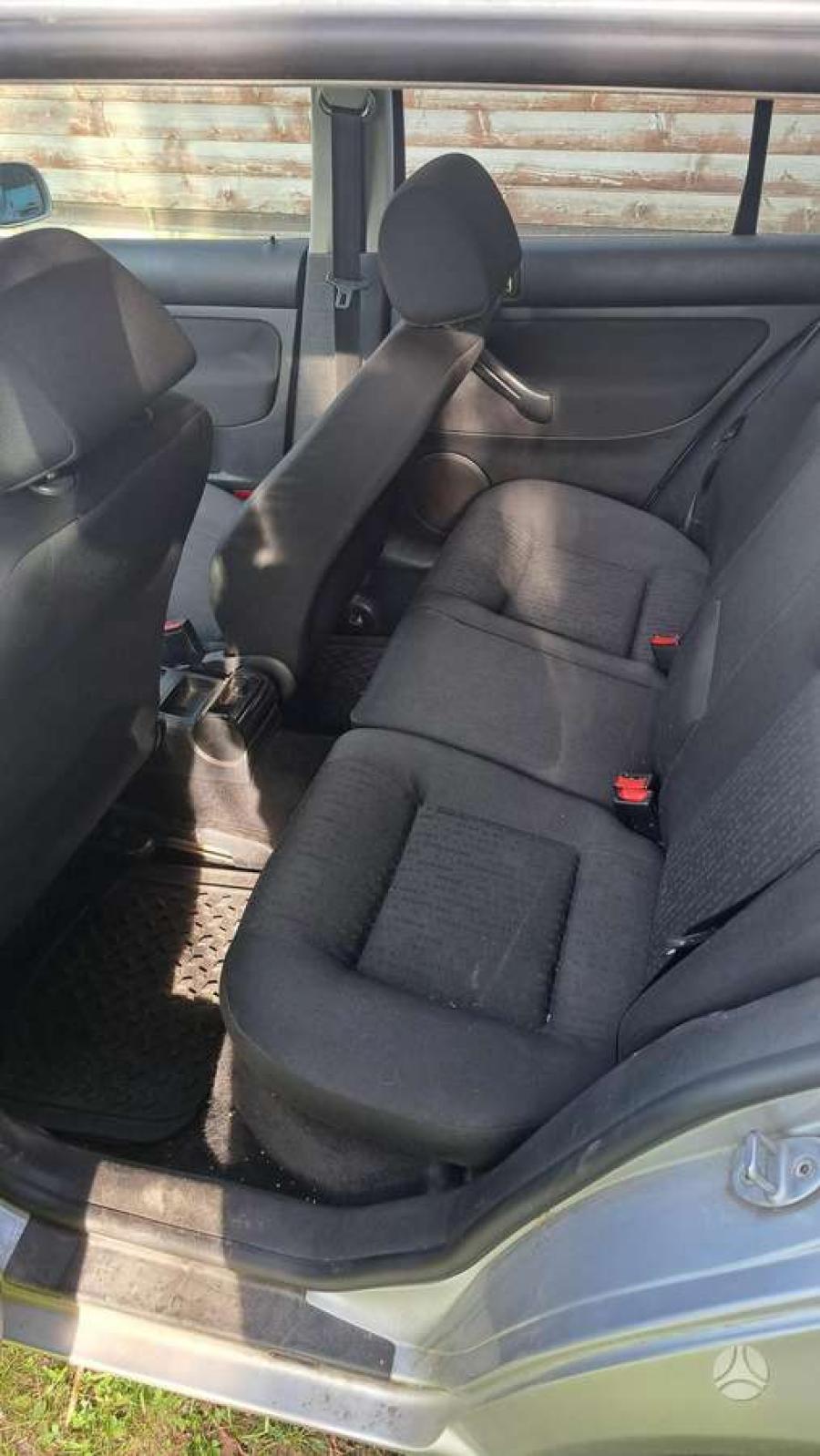 Grey Volkswagen Golf 2001 in Kaisiadorys, with an engine capacity of 1.60 L and mileage of 350 thousand km for 900 €, photo 7 on AUTOMOTO.COM.LV