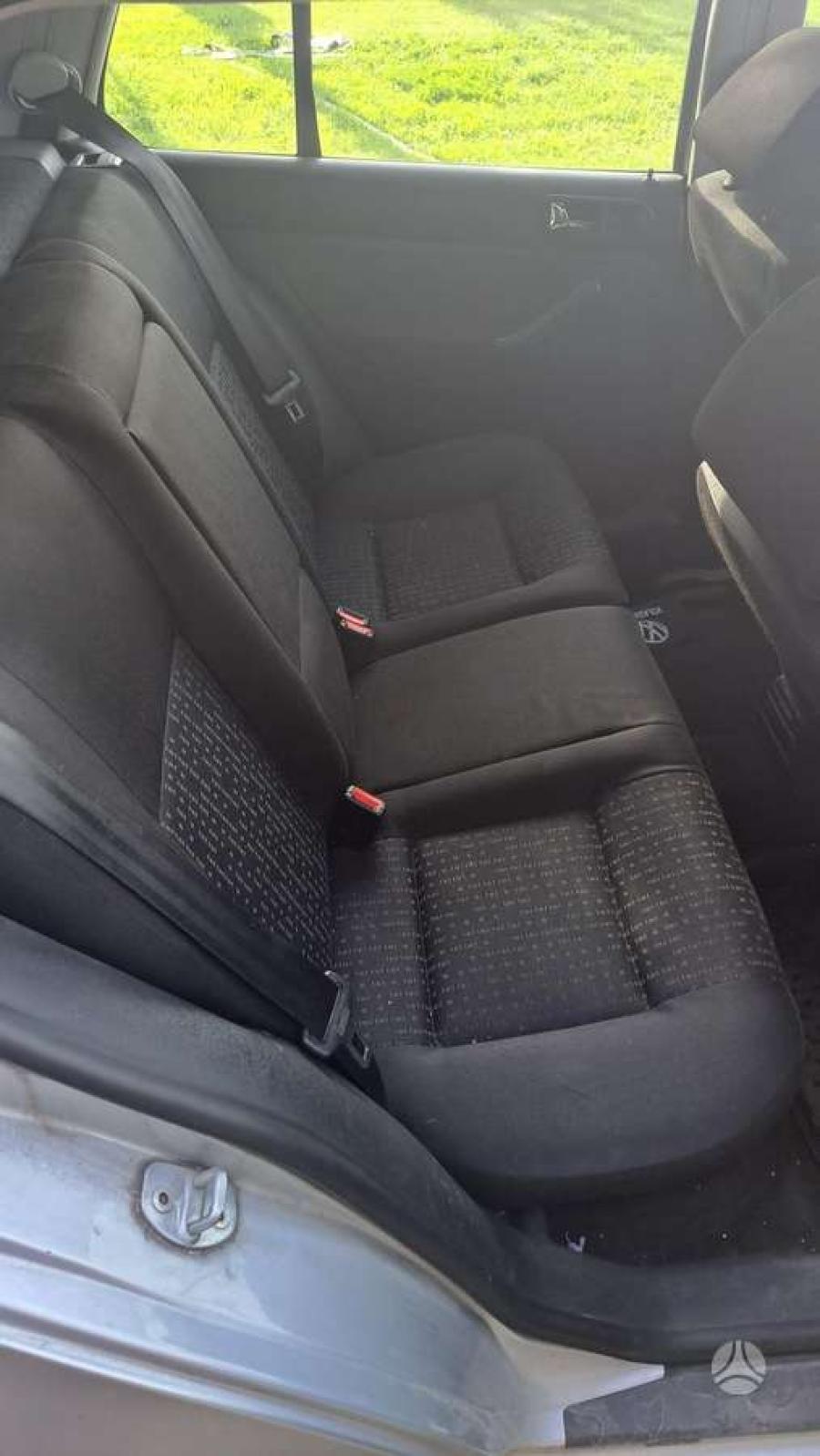 Grey Volkswagen Golf 2001 in Kaisiadorys, with an engine capacity of 1.60 L and mileage of 350 thousand km for 900 €, photo 8 on AUTOMOTO.COM.LV
