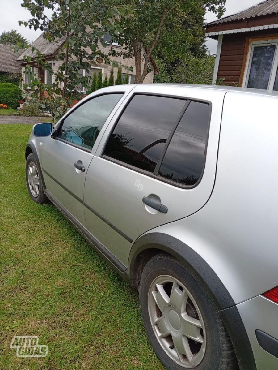 Pelēks Volkswagen Golf 2001 Panevēža, ar dzinēja tilpumu 1.90 L un nobraukumu 248 tūkst. km par 1000 €, foto 3 vietnē AUTOMOTO.COM.LV
